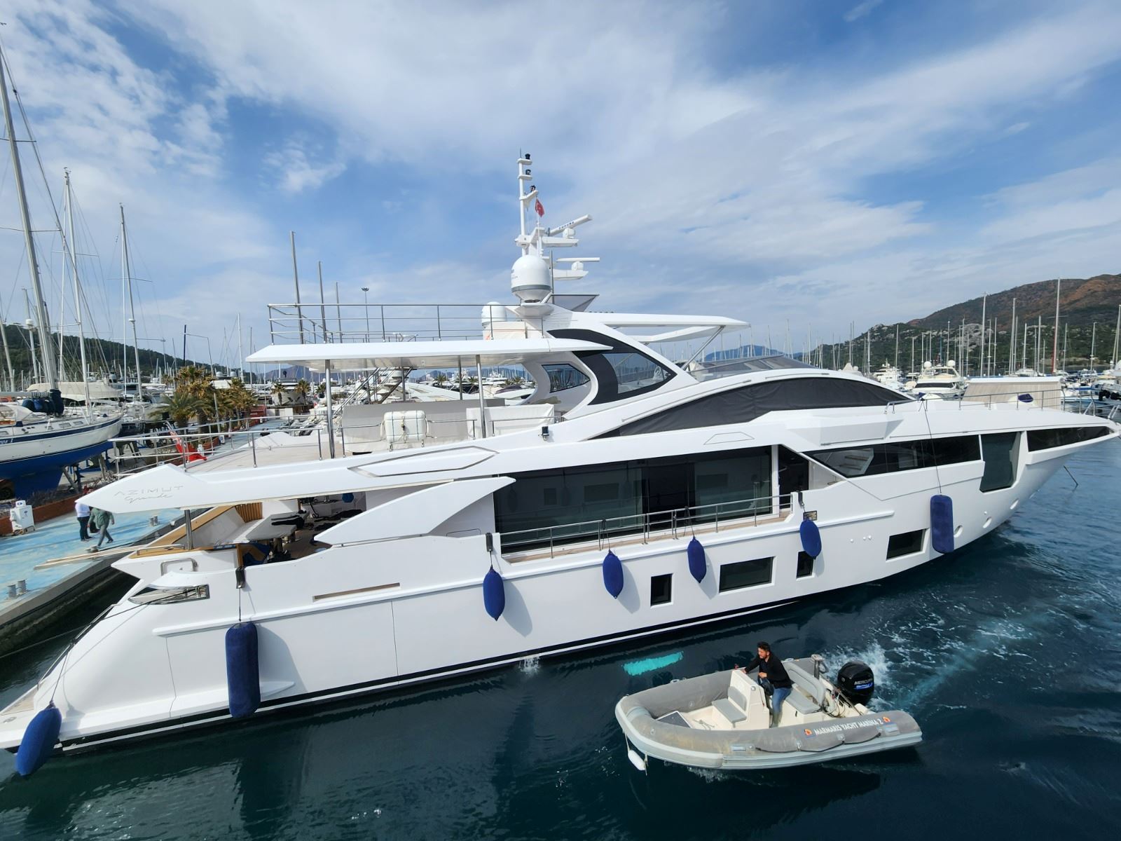 Azimut Grande 35 Metri | אזימוט יאכטות AZIMUT